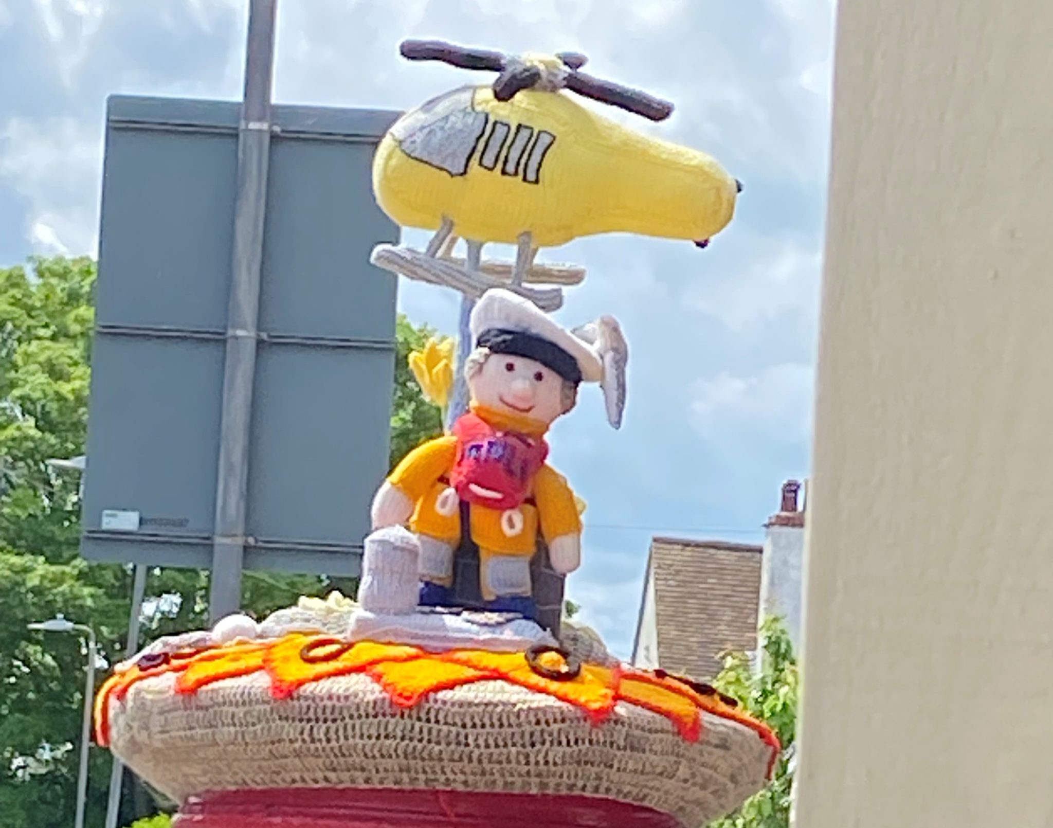 Hundreds of helicopters sighted in LNAA Yarn Bomb Challenge - Lincs ...